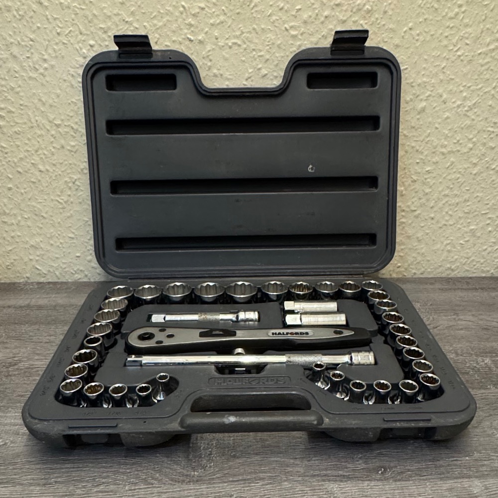 Used HALFORDS 40 PIECE SOCKET SET - Own4Less